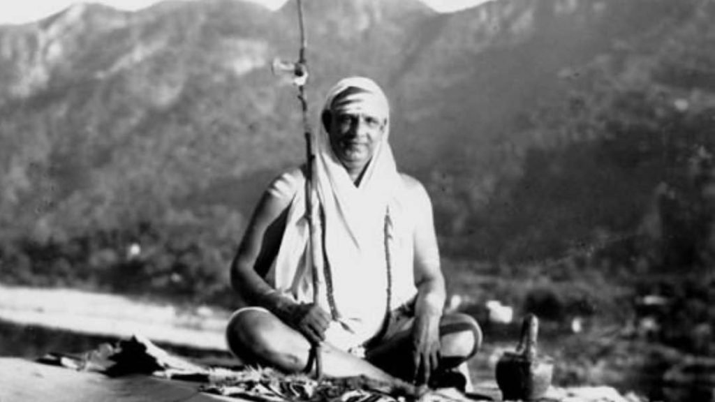 Top 10 Most Famous Yoga Gurus of India - Yoga New Vision